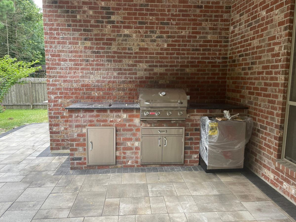 Belgard Lafitt Grana Paver Patio Installation and Outdoor Kitchen in ...